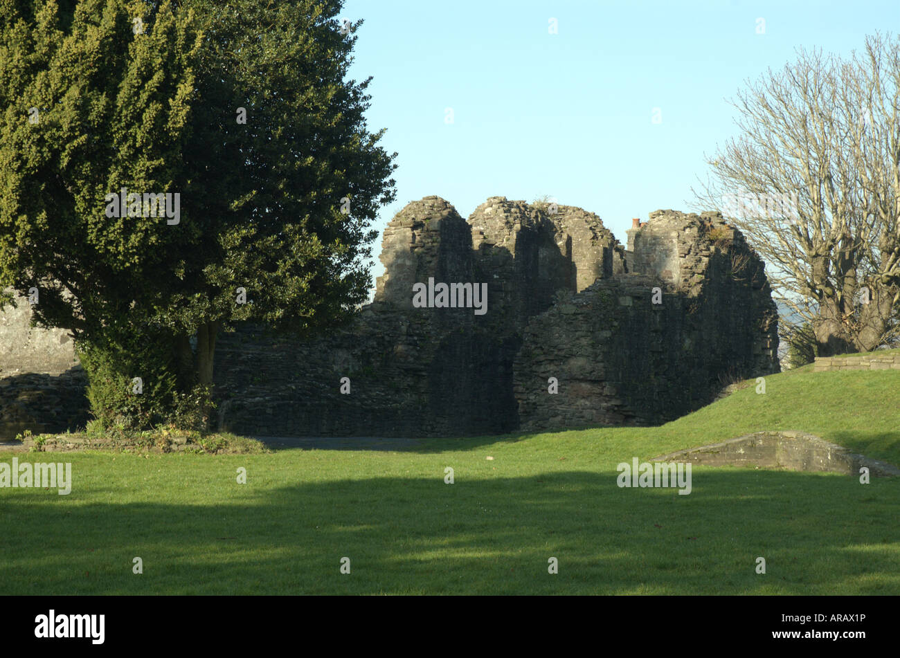 Gatehouse and courtyard of ruined castle Stock Photo - Alamy