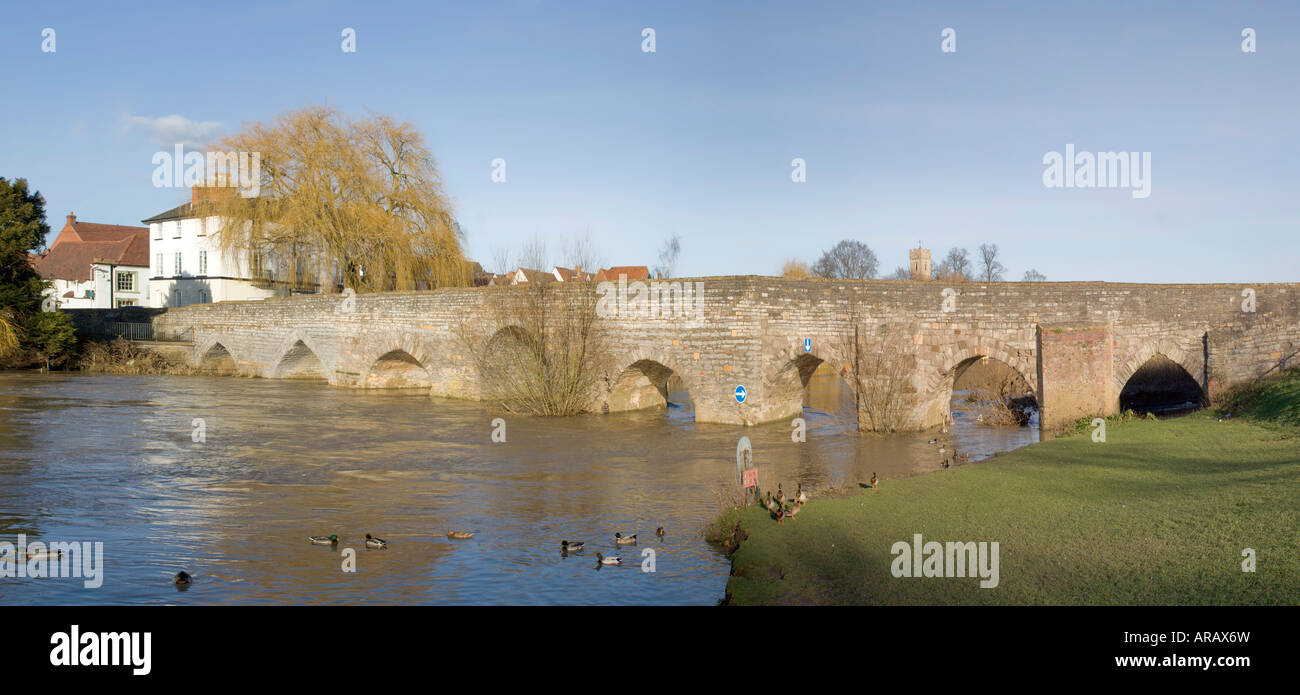 The medieval bridge over the river avon bidford on avon warwickshire ...