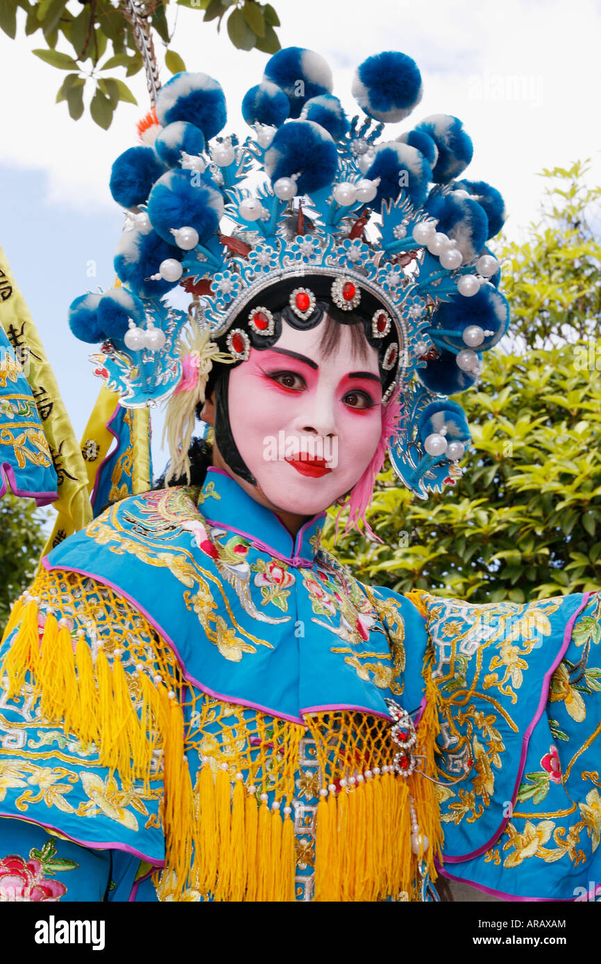 Chinese opera ancient female warrior hi-res stock photography and ...