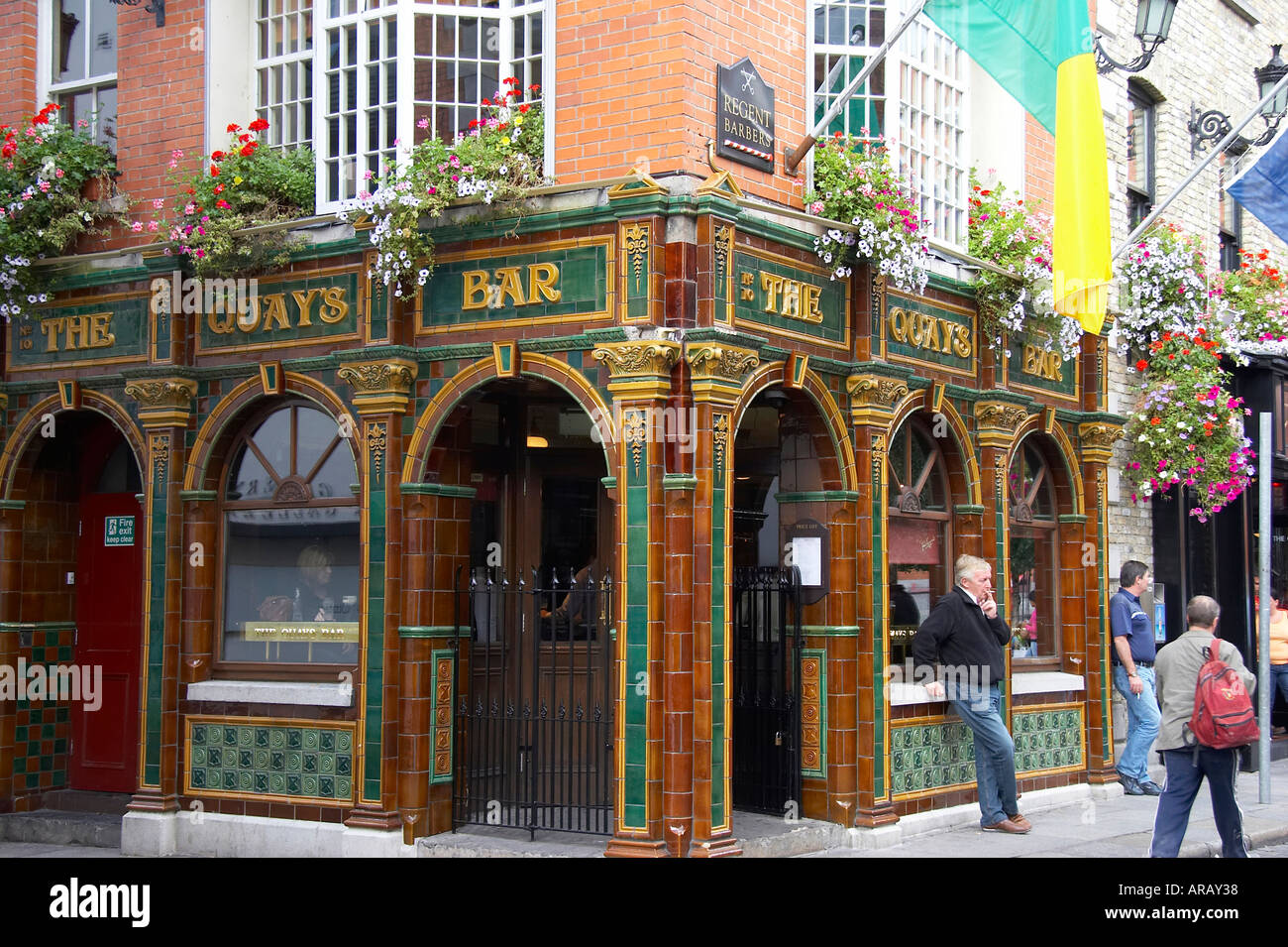 pub "The Quay's Bar Stock Photo - Alamy