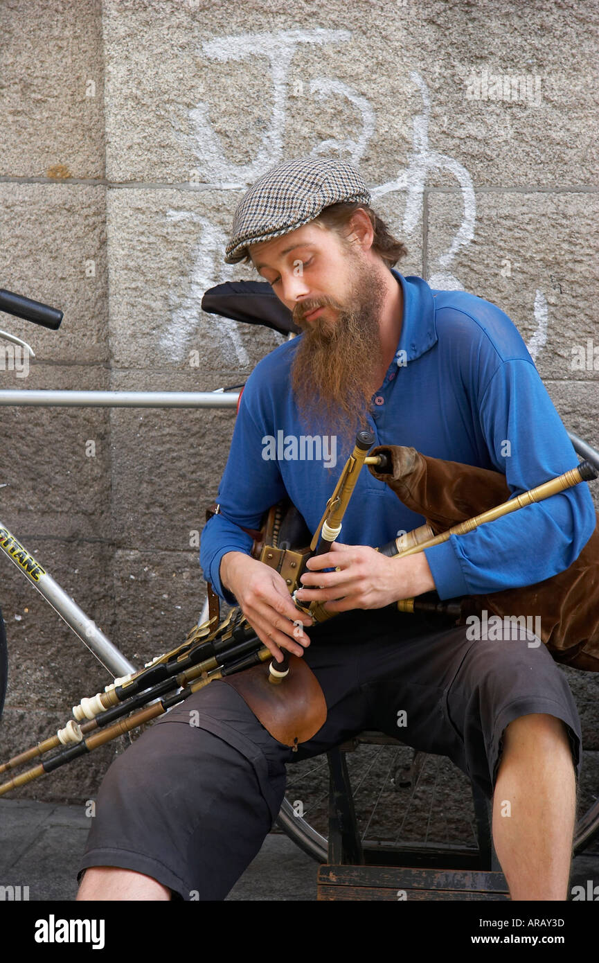 Bag pipes street hi-res stock photography and images - Alamy