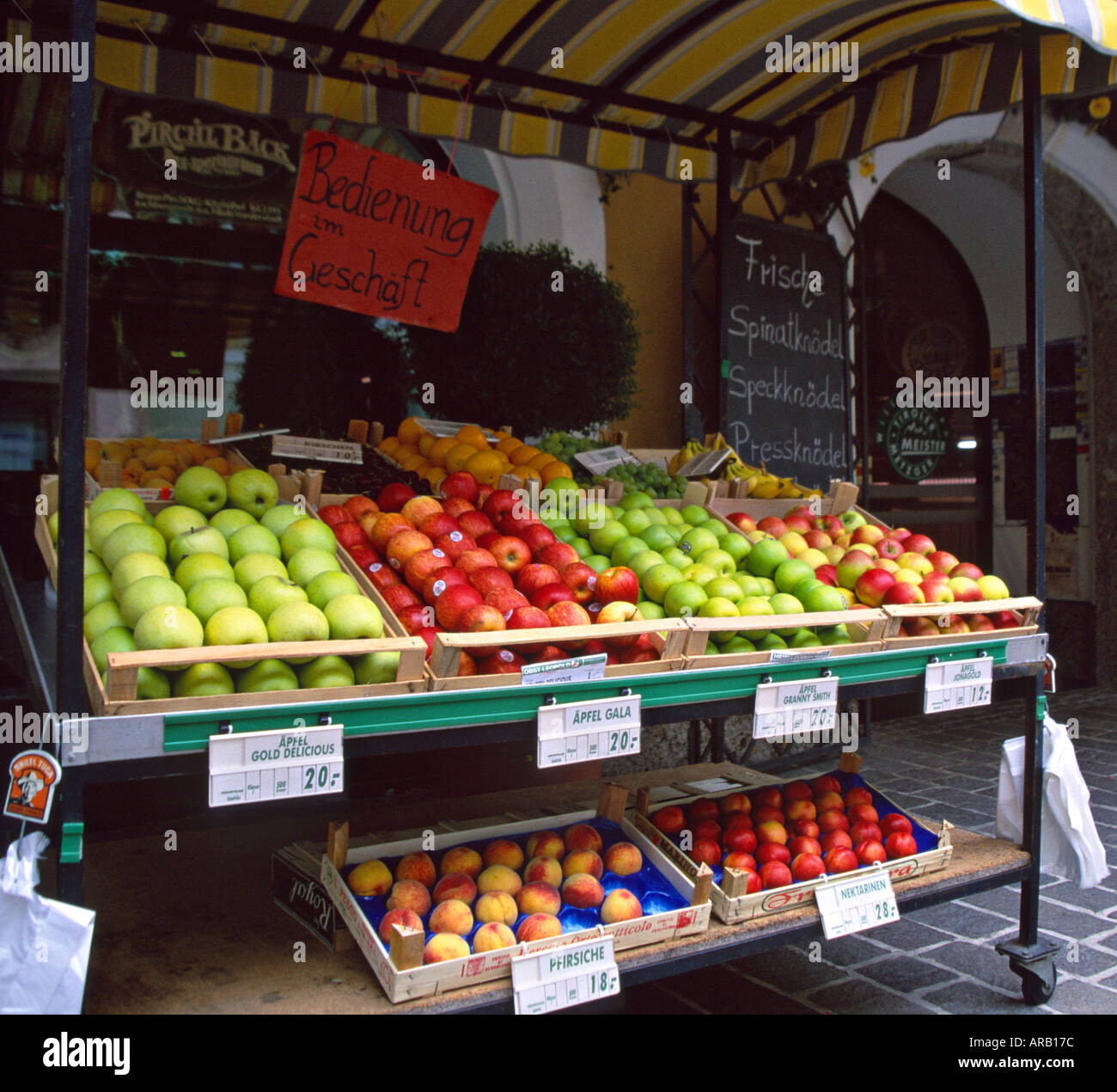 Street stall tyrol hi-res stock photography and images - Alamy