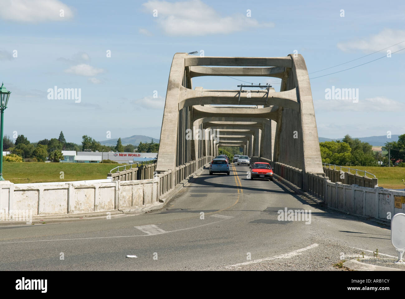 Balclutha Bridge - concrete bridge over the river Clutha - Otago, New ...