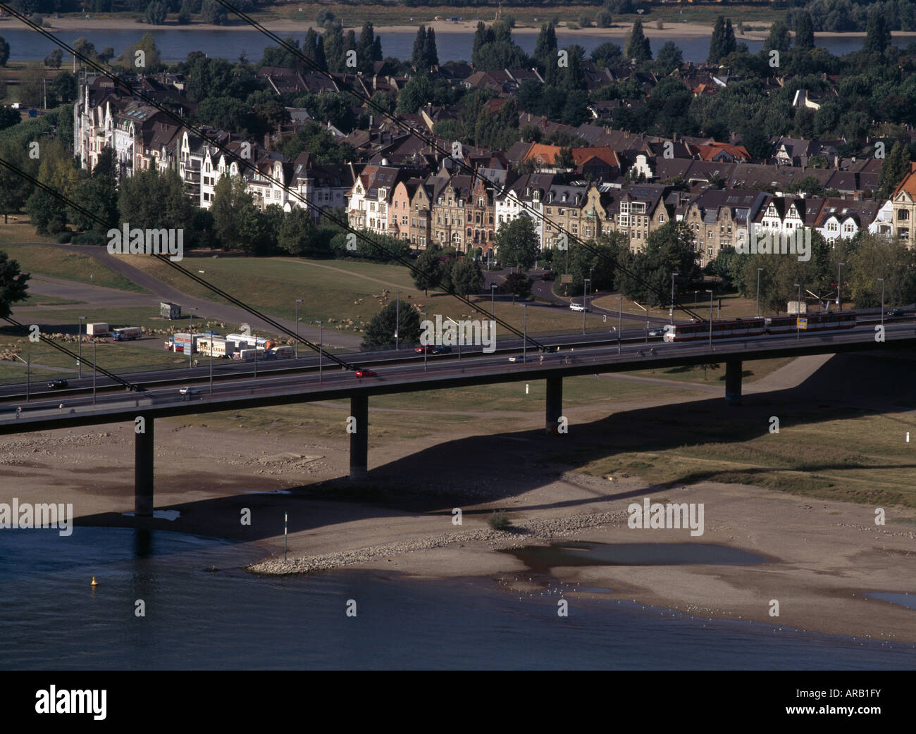 Düsseldorf, Oberkassel mit Brücke, Blick vom Dach des Victoria ...