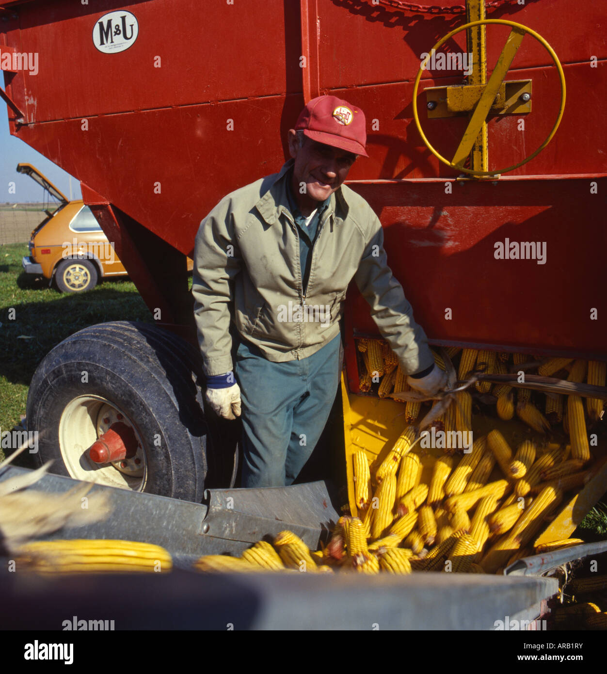 Farmer harvesting corn ontario hi-res stock photography and images - Alamy