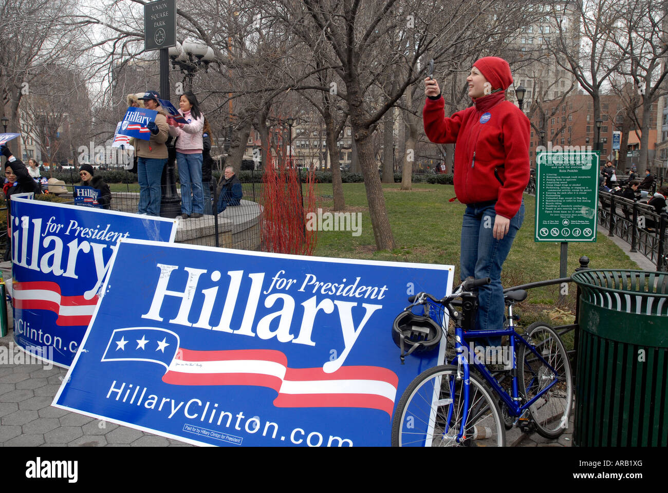 Hillary clinton president signs hi-res stock photography and images - Alamy