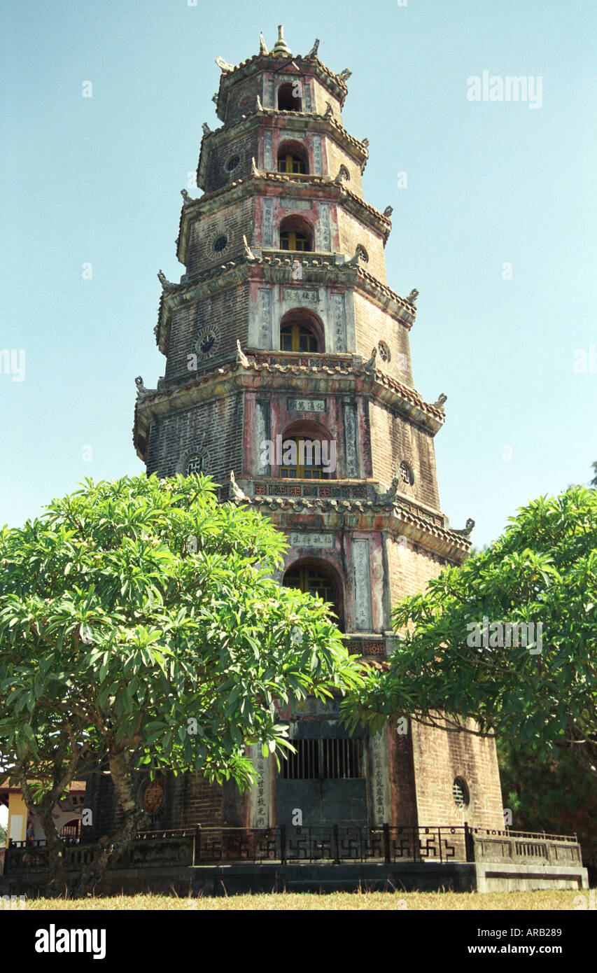 Thien mu pagoda hi-res stock photography and images - Alamy