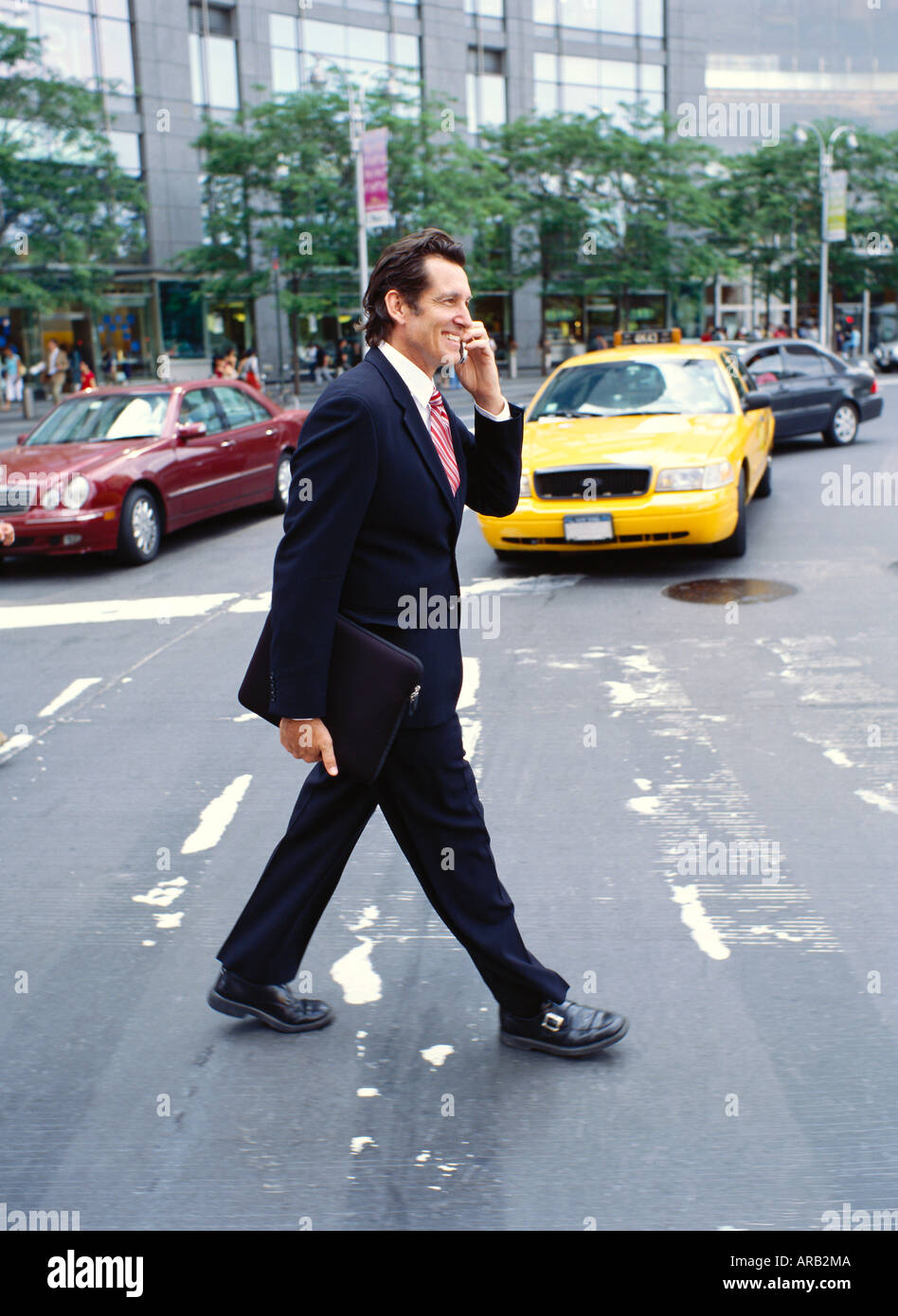 Male crossing road middle east hi-res stock photography and images - Alamy