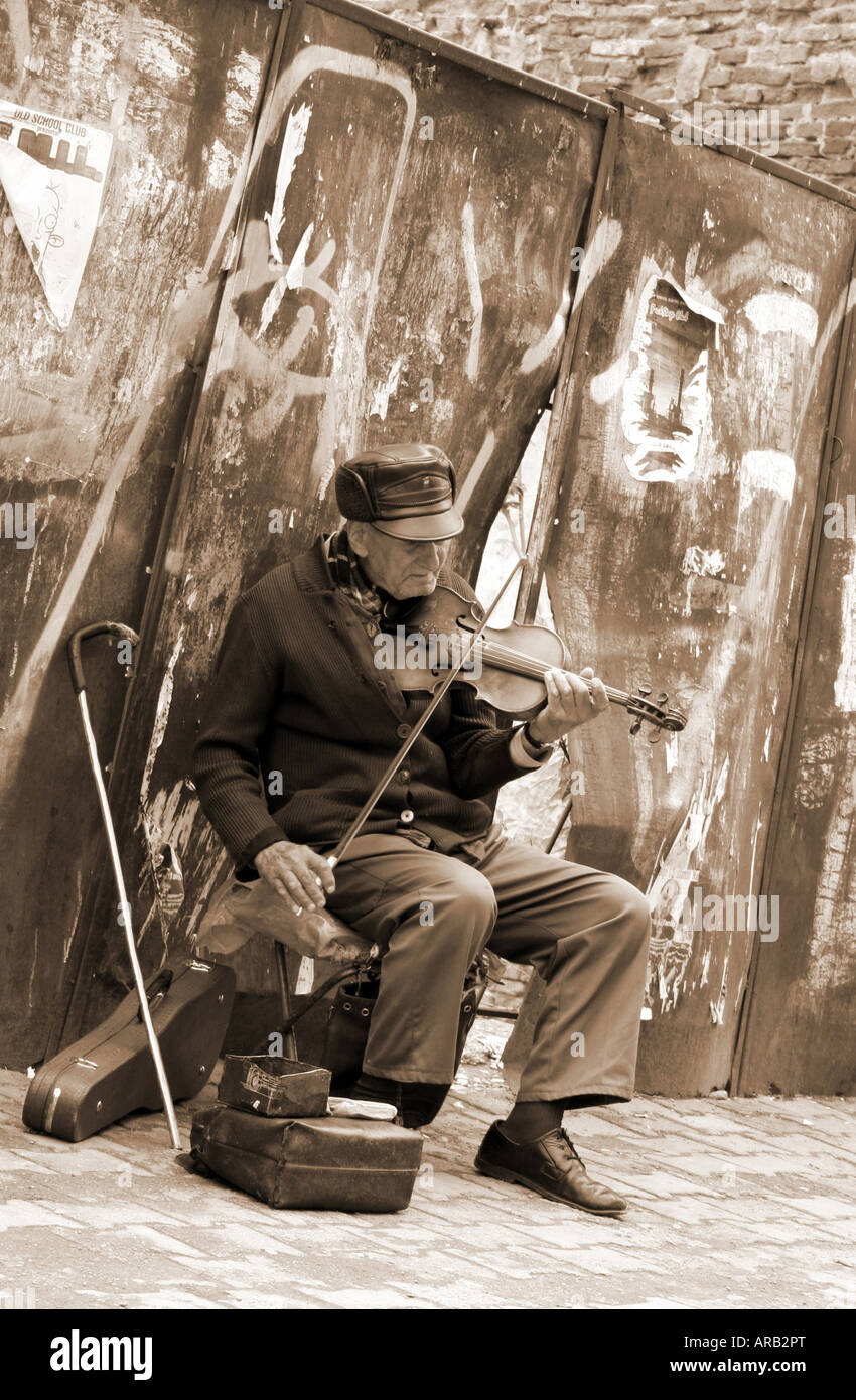 Pavement singer hi-res stock photography and images - Alamy