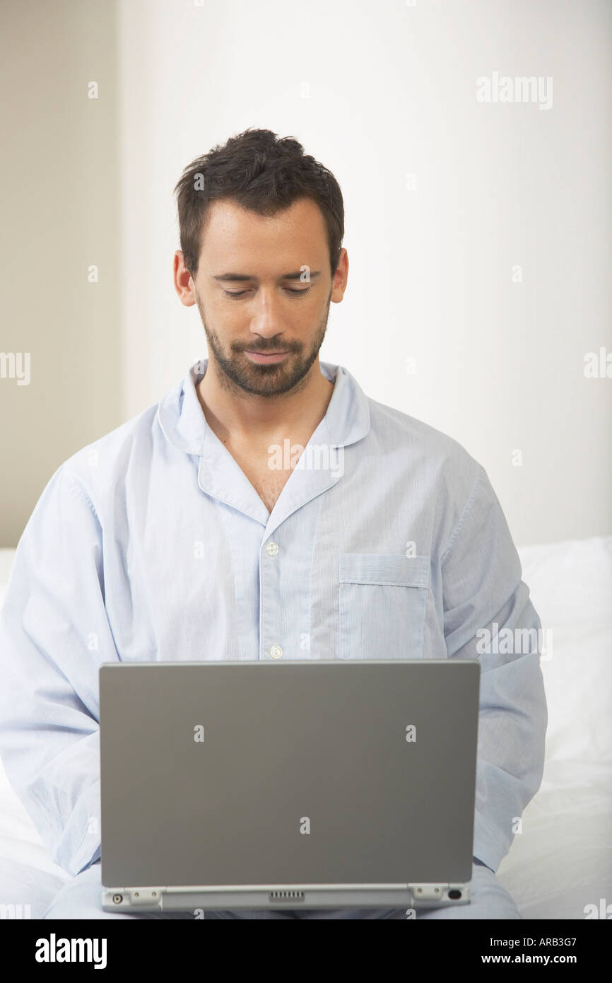 Shut down computer hi-res stock photography and images - Alamy