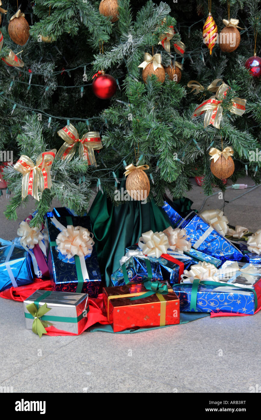 "Decorated Christmas Tree and presents Stock Photo - Alamy