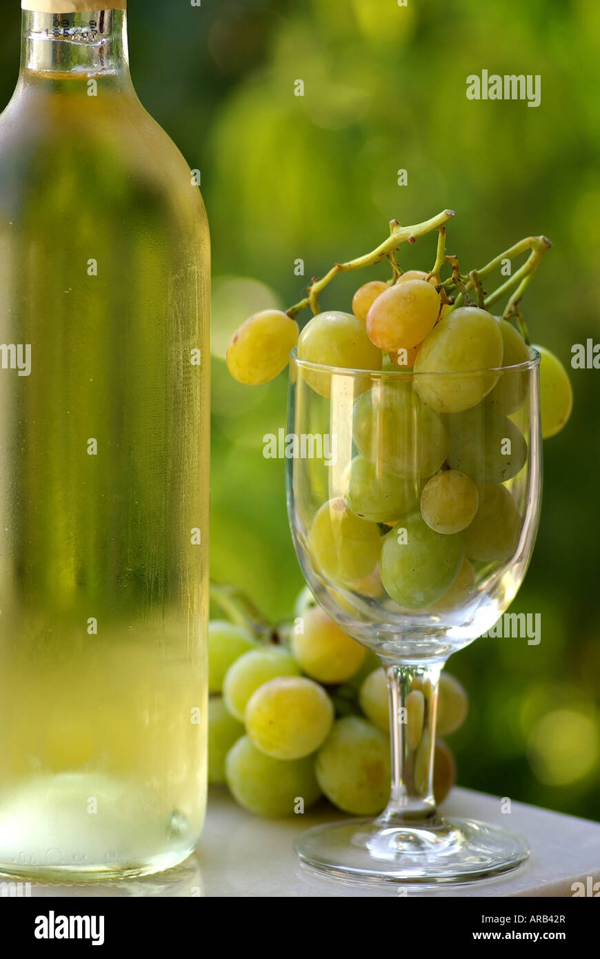 Glass of white win hi-res stock photography and images - Alamy
