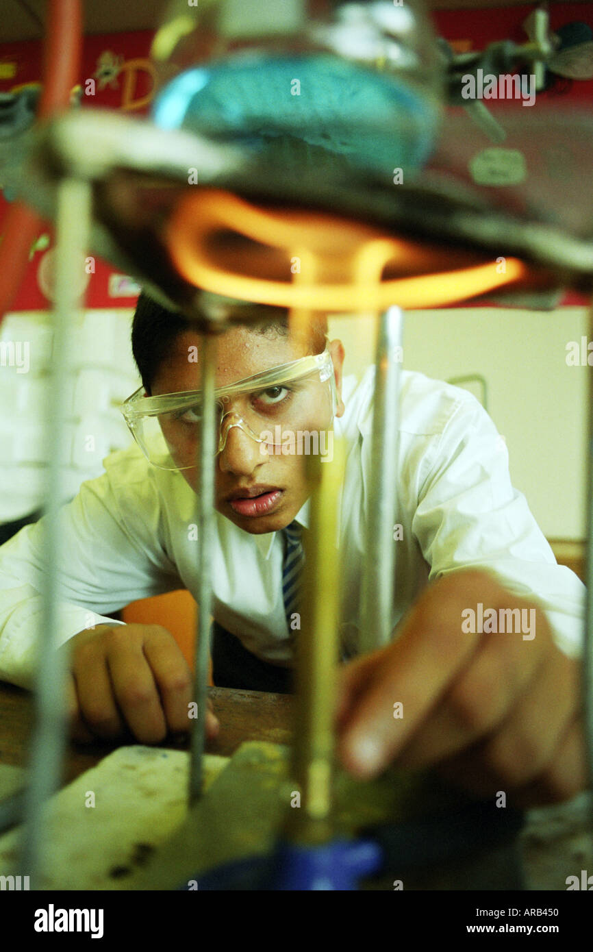 Secondary science lesson hi-res stock photography and images - Alamy