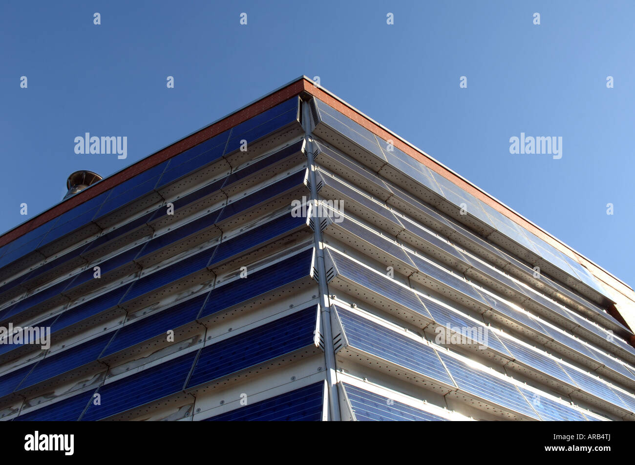 Green energy building hi-res stock photography and images - Alamy