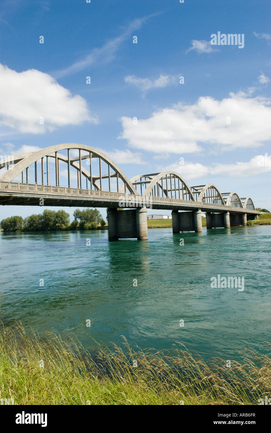 Balclutha Bridge - concrete bridge over the river Clutha - Otago, New ...