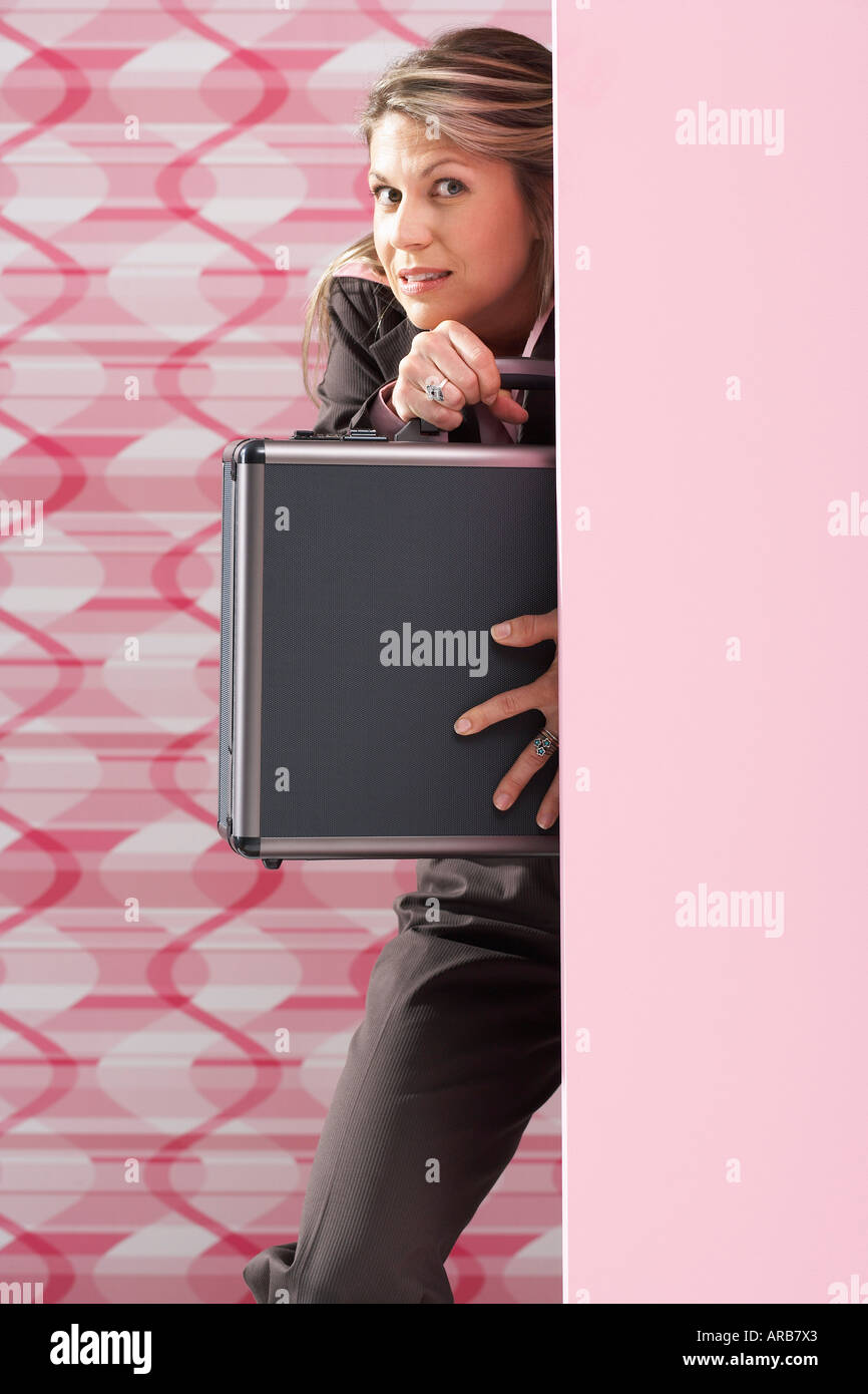 Peering around the corner hi-res stock photography and images - Alamy