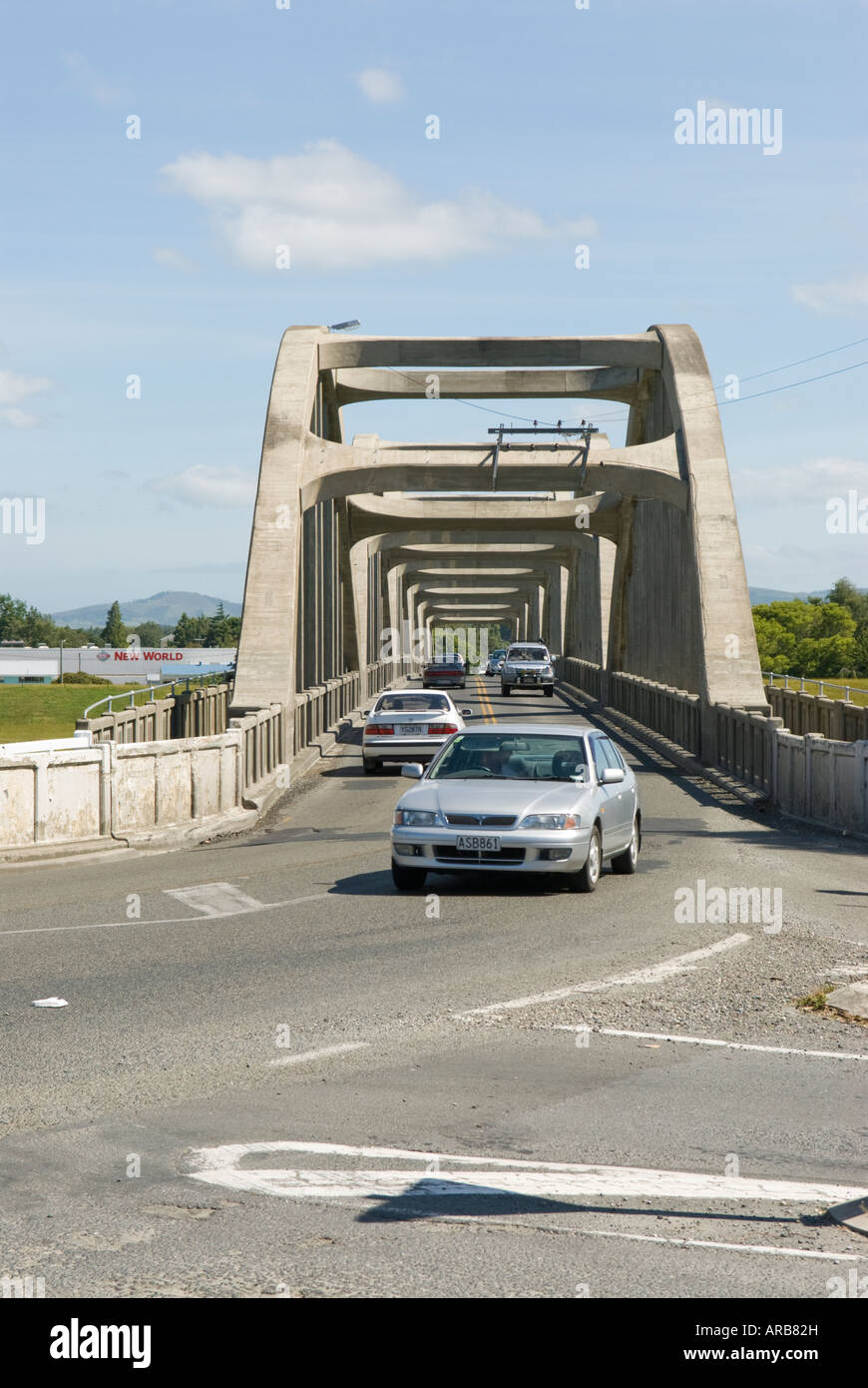 Balclutha Bridge - concrete bridge over the river Clutha - Otago, New ...