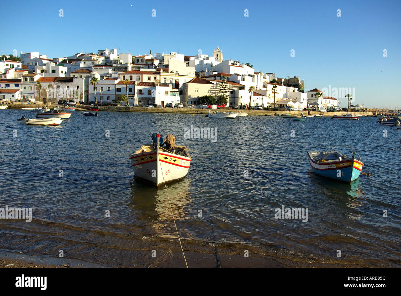 Village houses in ferragudo hi-res stock photography and images - Alamy