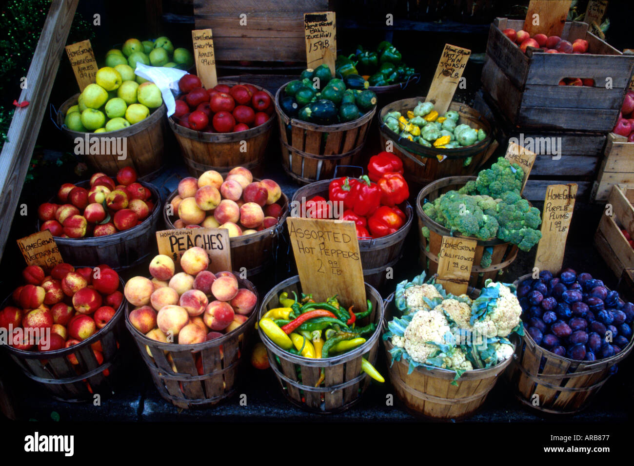 Organic fruit and vegetable store in the Castkill Mountains USA Stock ...
