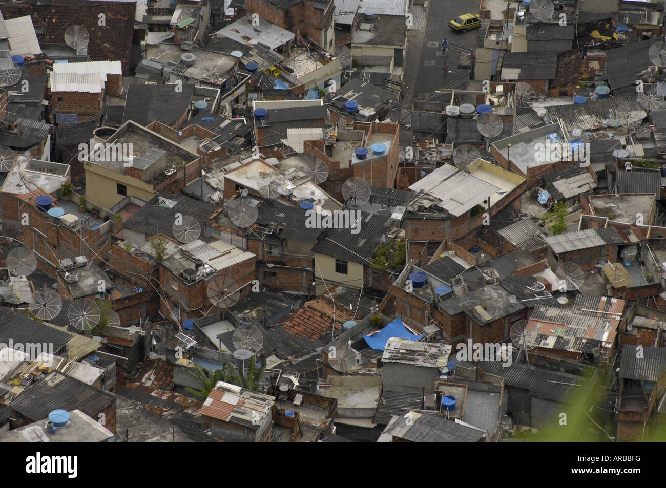Brazil south america favela huts hi-res stock photography and images ...