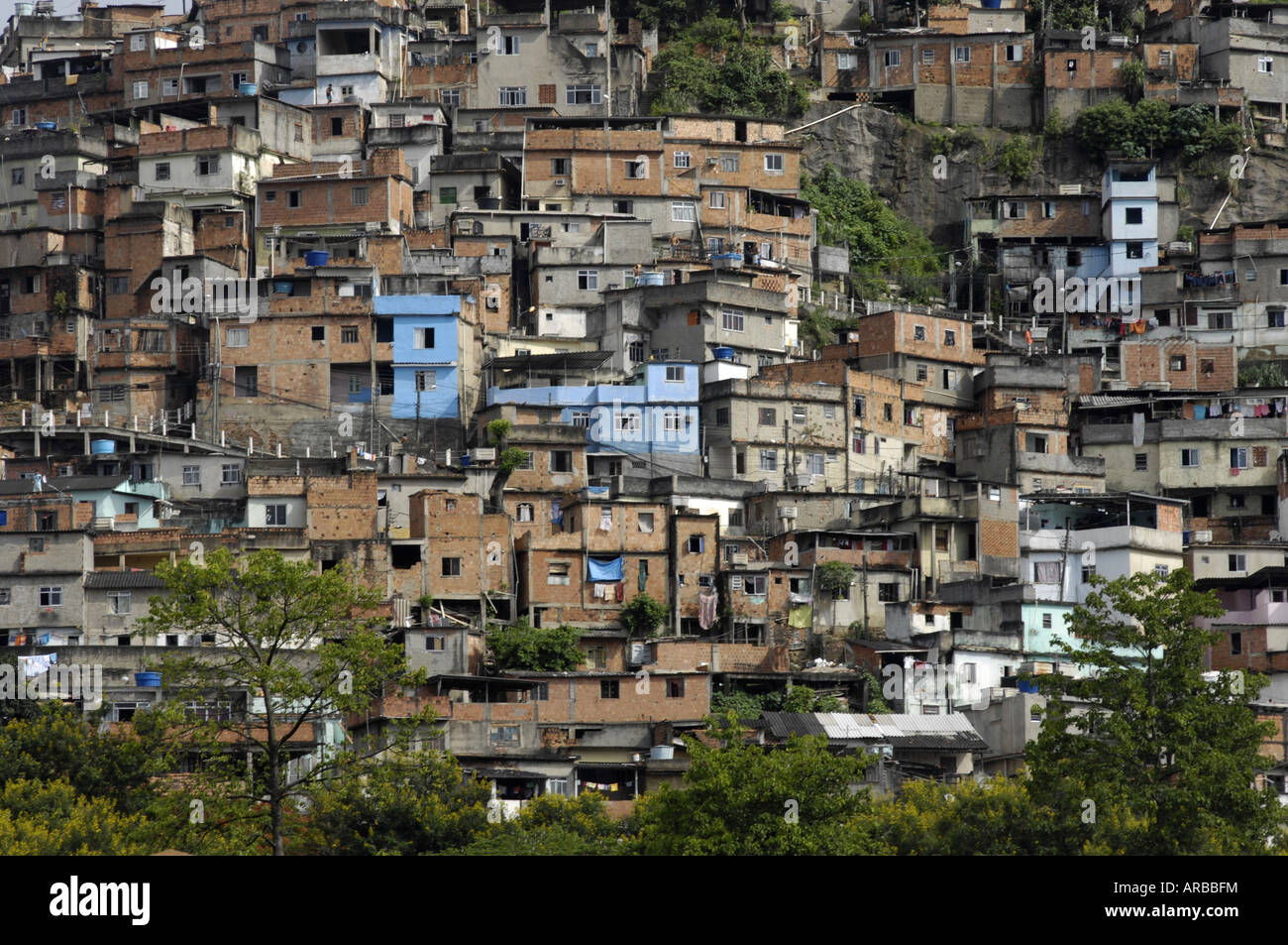 Brazil south america favela huts hi-res stock photography and images ...