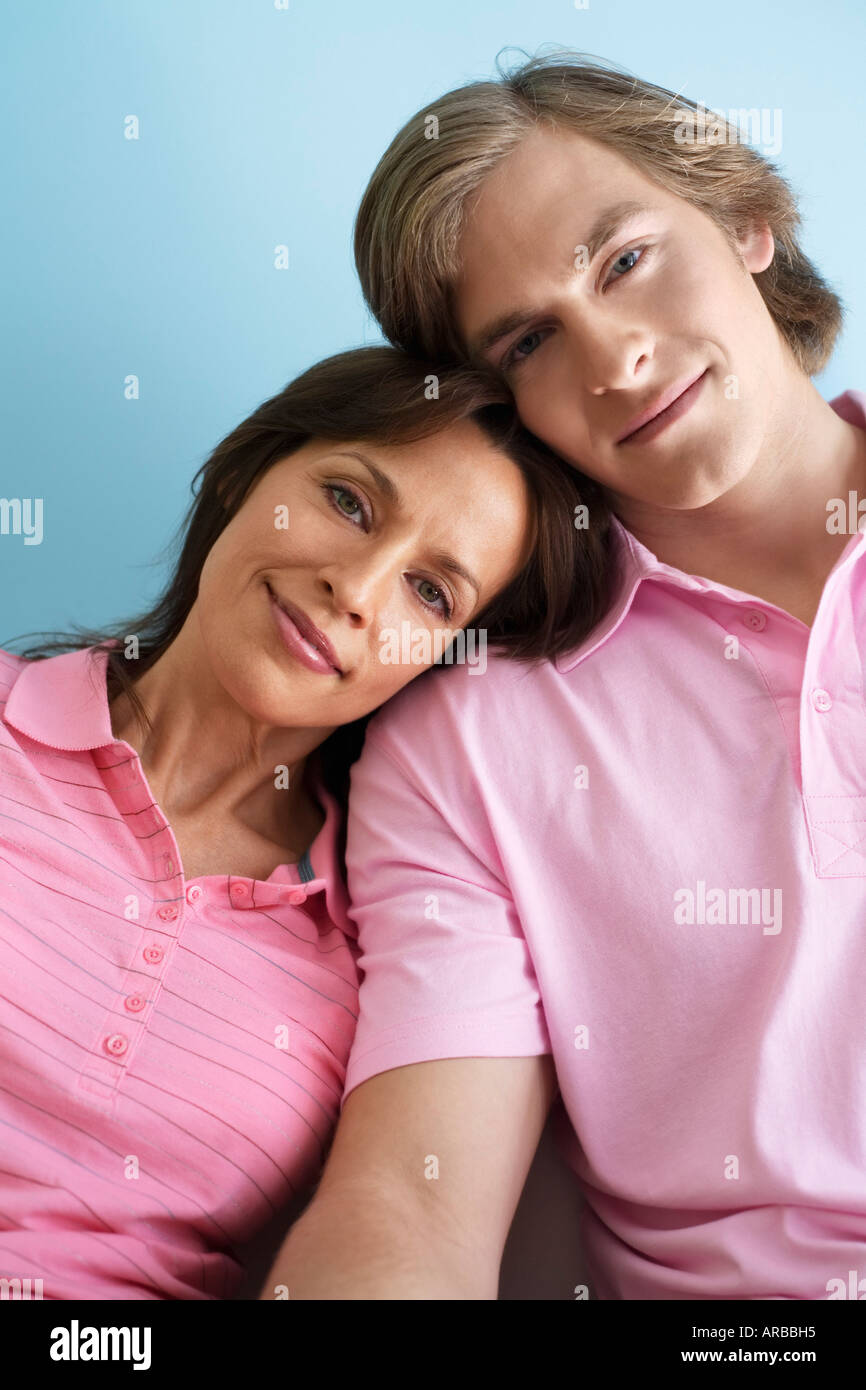 Smiling seated couple shot hi-res stock photography and images - Alamy