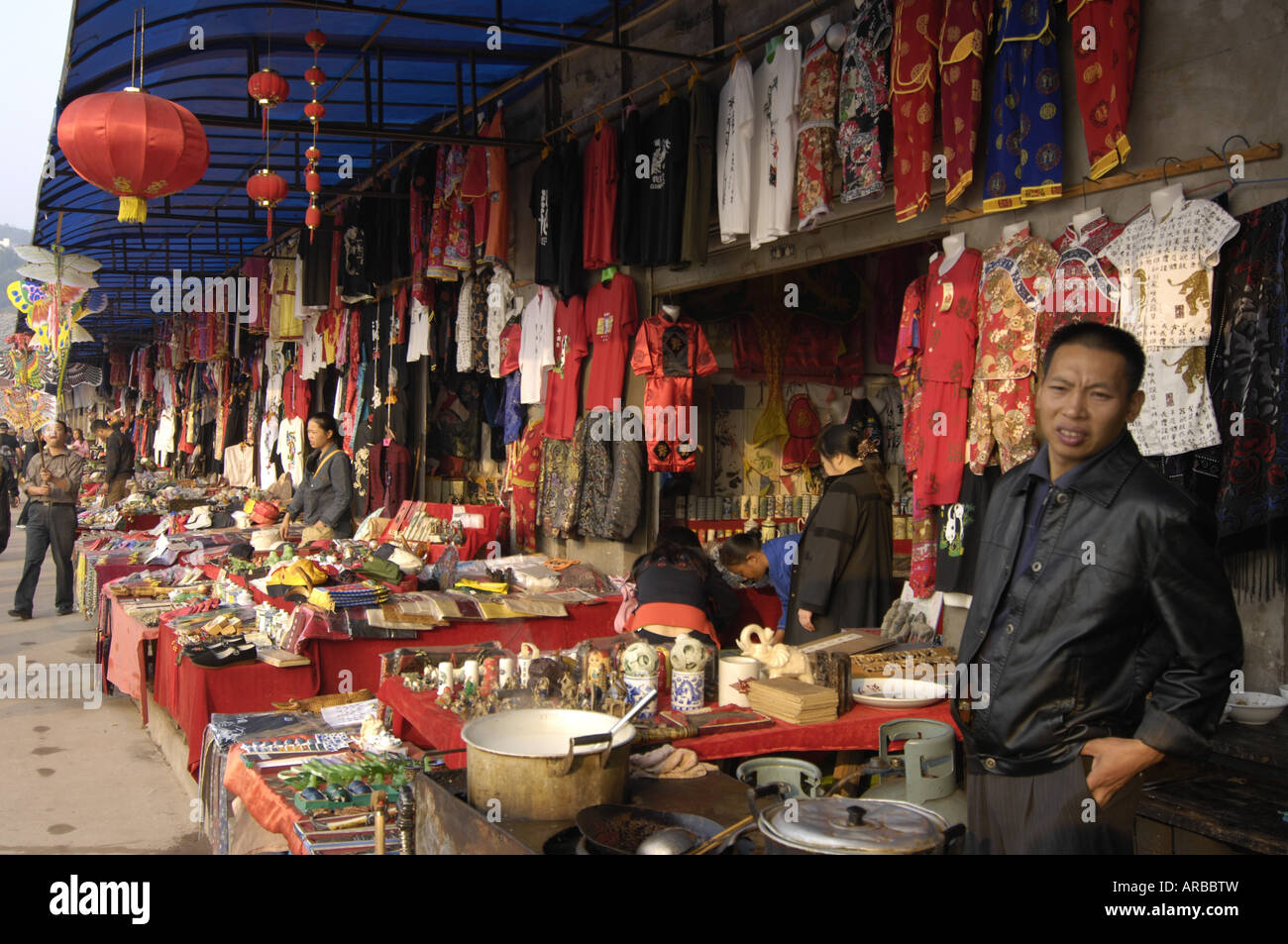 geography / travel, China, Fengdu, trade, vendor man with souvenirs ...