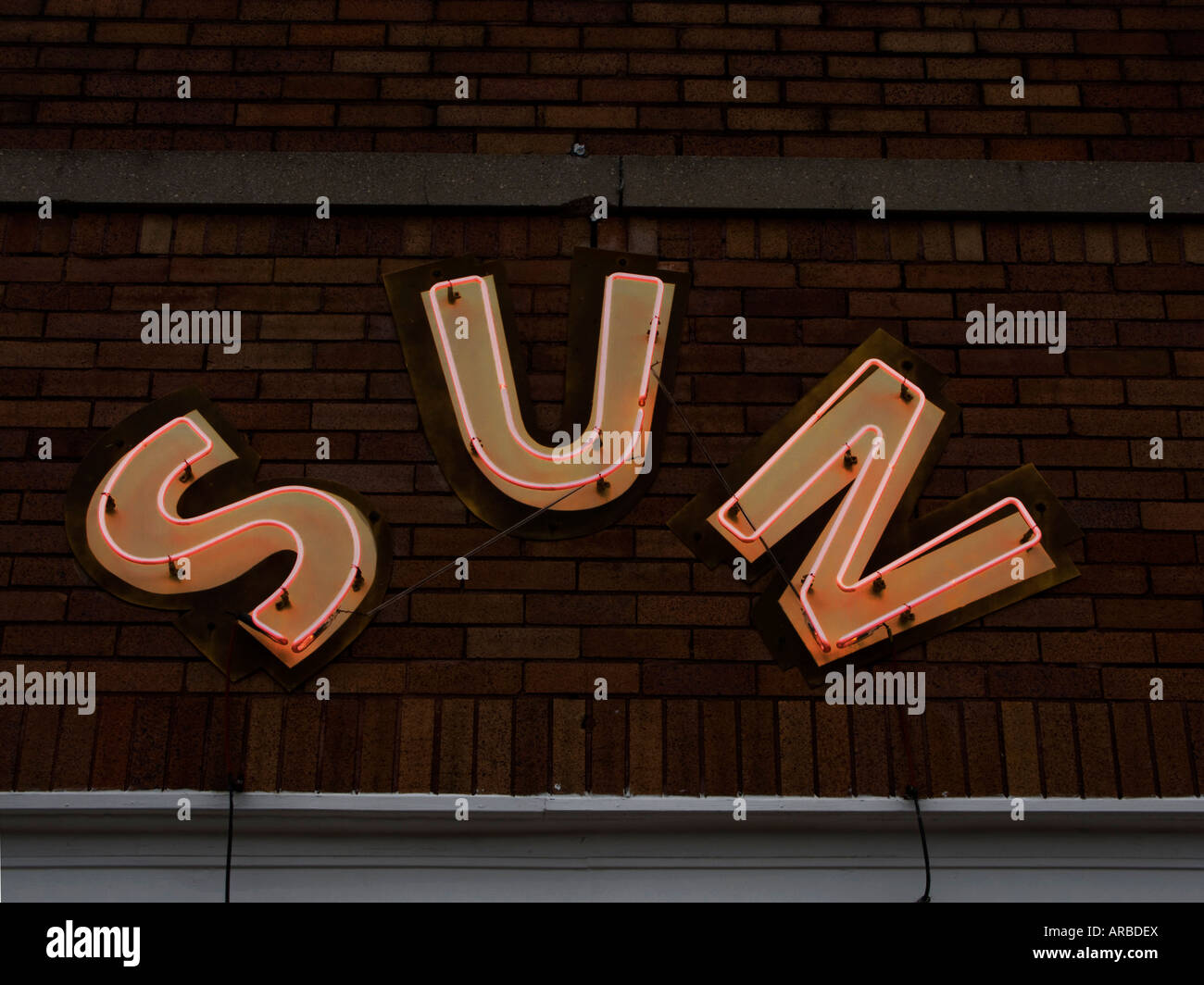 Memphis recording service neon sign hi-res stock photography and images ...