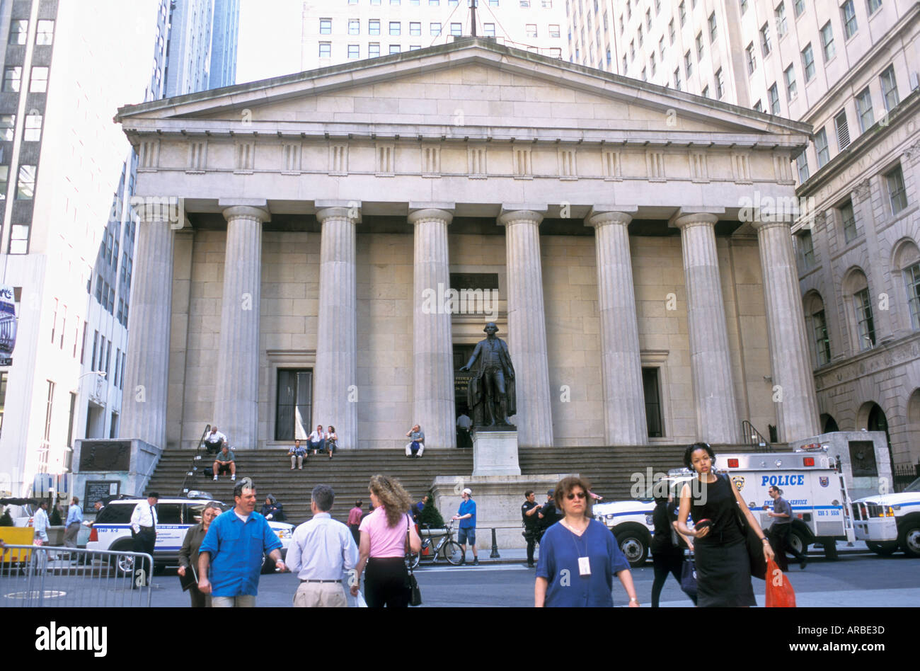 Pillars city hall new york hi-res stock photography and images - Alamy
