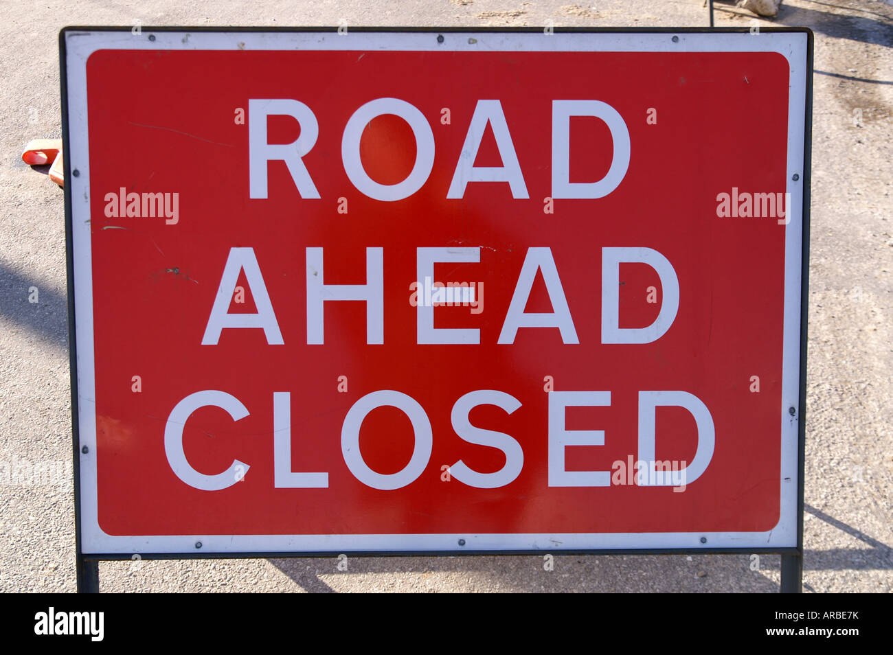 Red closed sign hi-res stock photography and images - Alamy