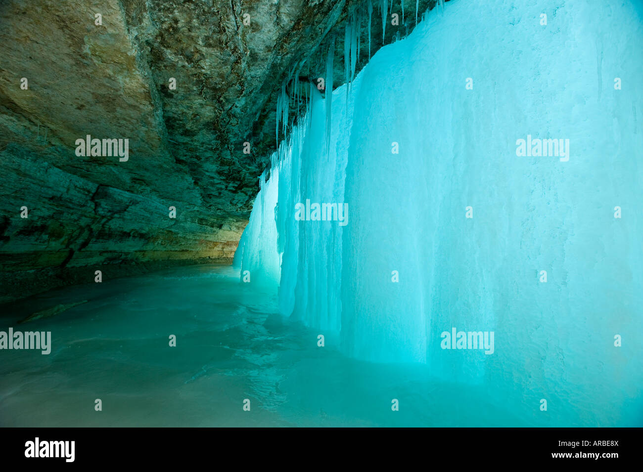 Frozen minnehaha falls in winter hi-res stock photography and images ...