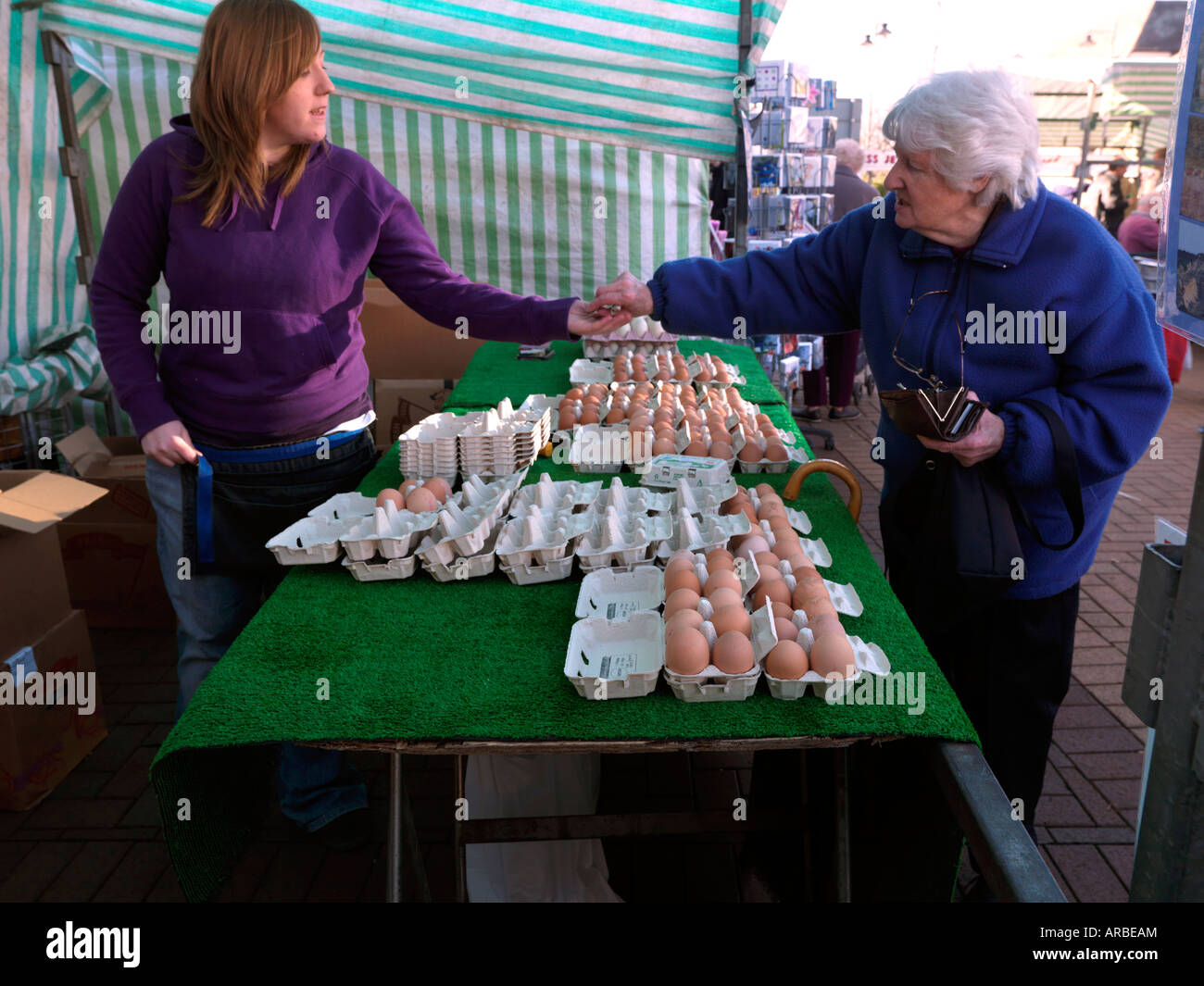 Free range eggs selling hi-res stock photography and images - Alamy