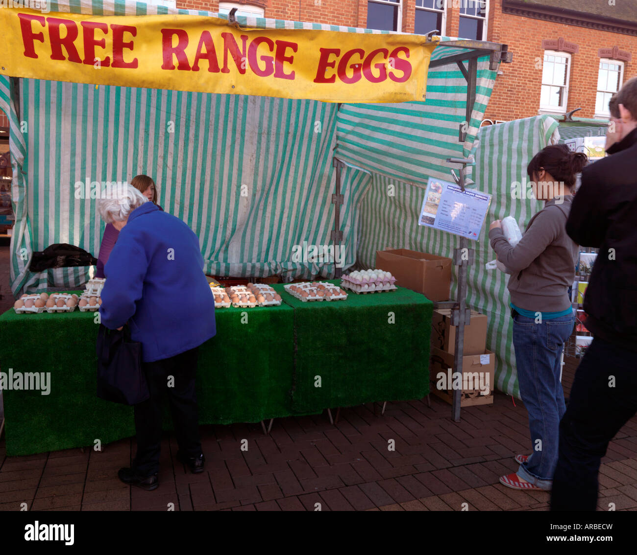 Free range eggs selling hi-res stock photography and images - Alamy