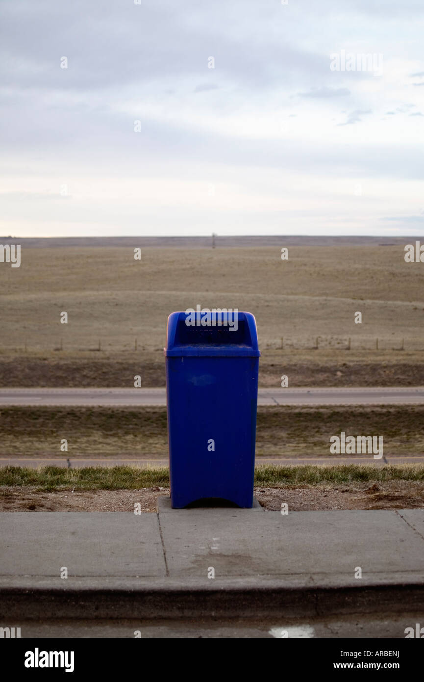 Trashbin hi-res stock photography and images - Alamy
