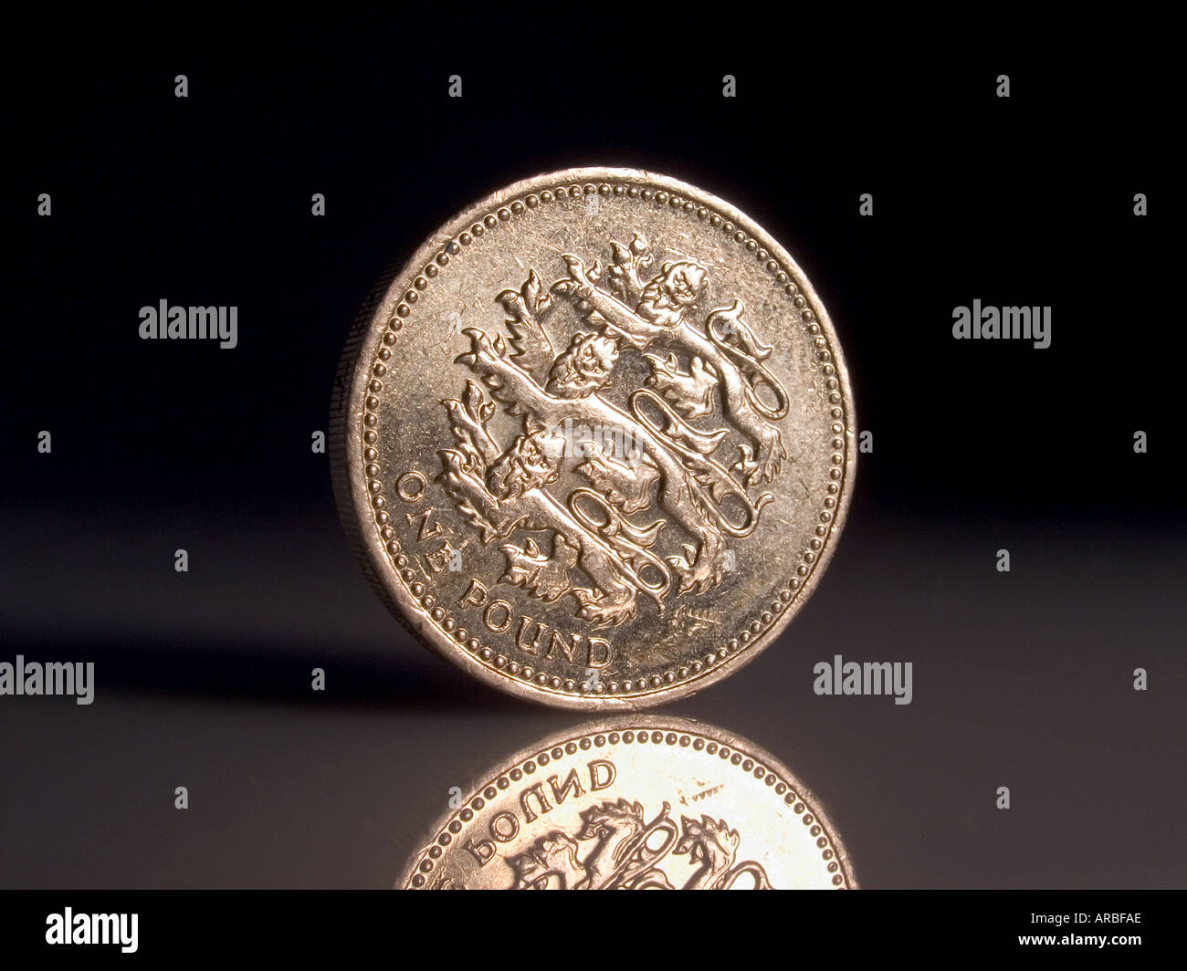 Old One Pound coin Bank of England Stock Photo - Alamy