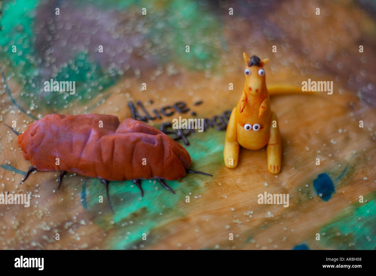 wedding cake / Ayers Rock and kangaroo Stock Photo - Alamy