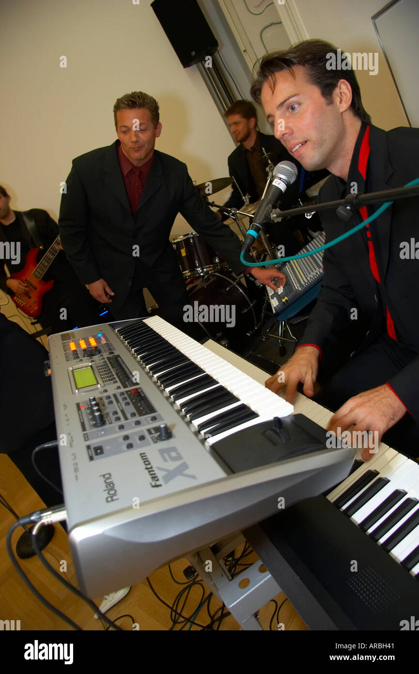 Keyboard musicians hi-res stock photography and images - Alamy