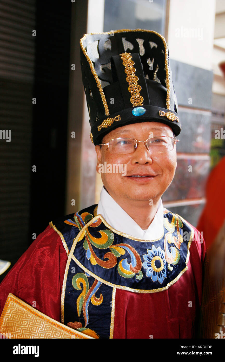 Chinese court costume hi-res stock photography and images - Alamy