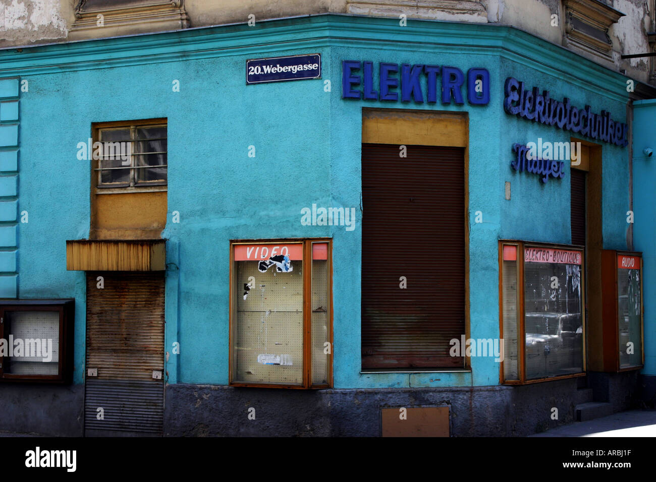 Electro stores hi-res stock photography and images - Alamy