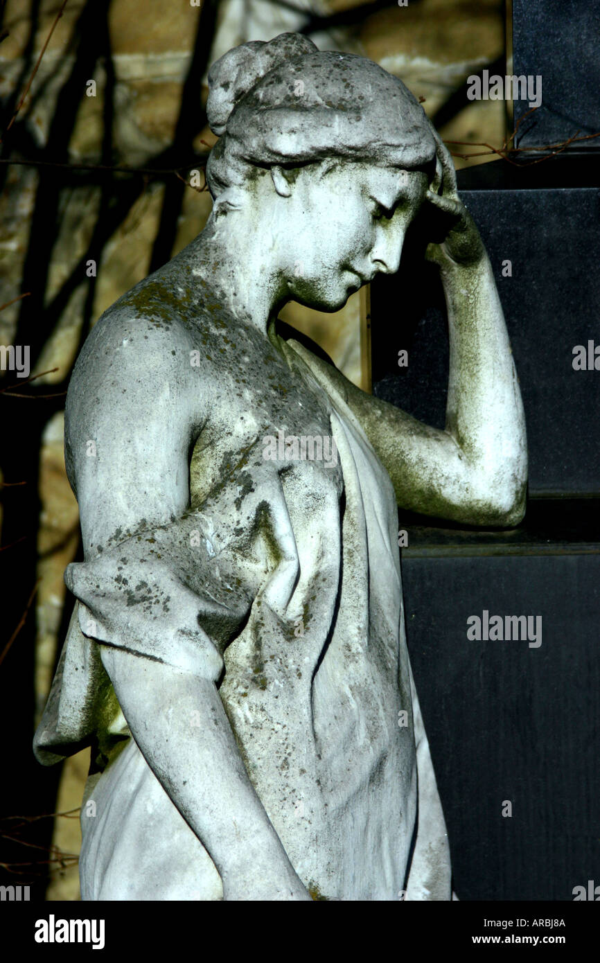 statue of a mourning woman Stock Photo - Alamy