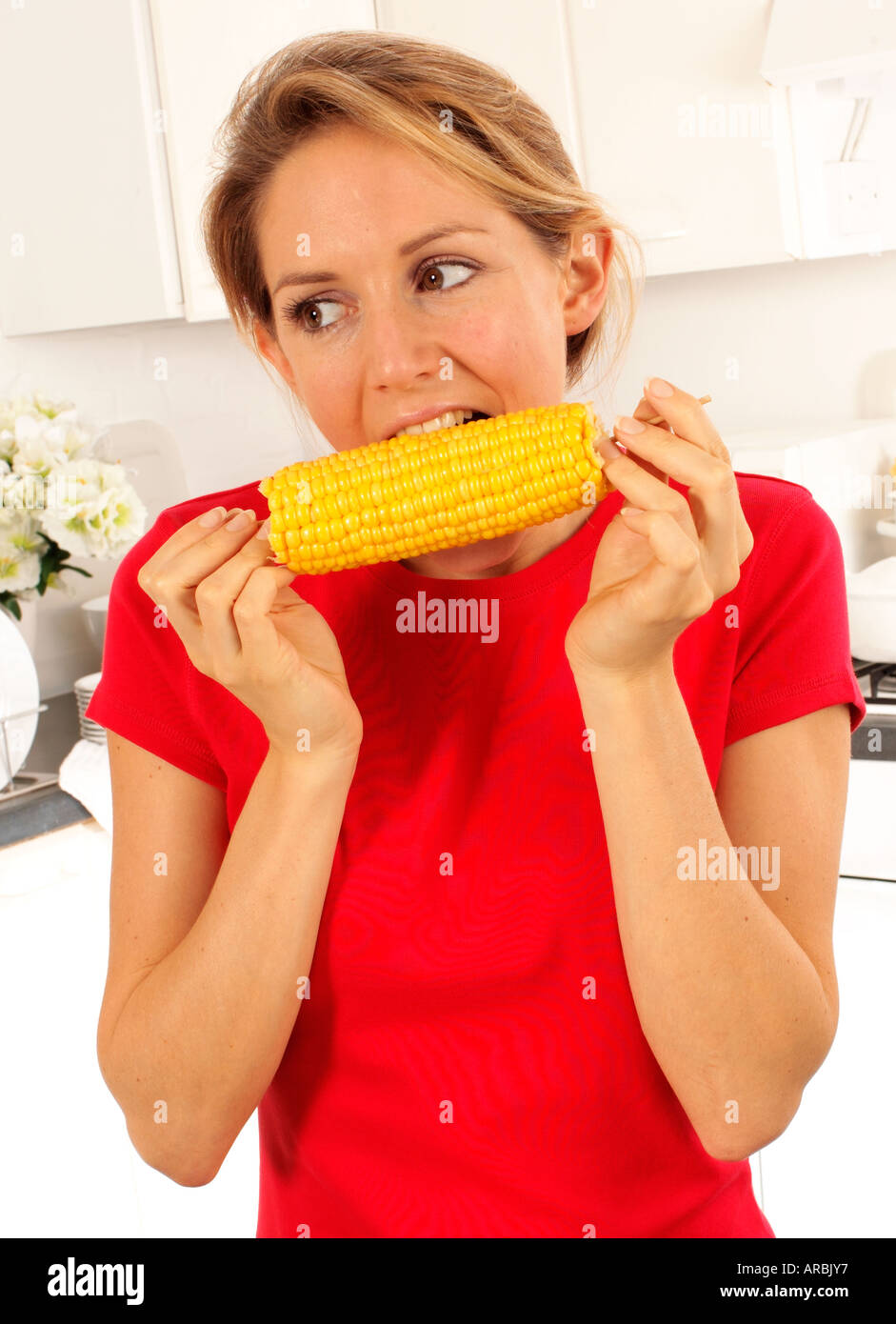 Young woman eating corn on the cob hi-res stock photography and images ...