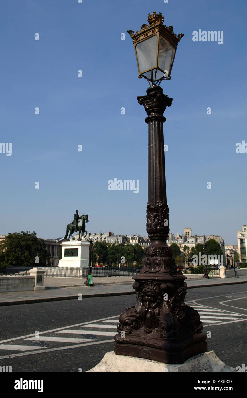 Ornate lamp post on pont hi-res stock photography and images - Alamy