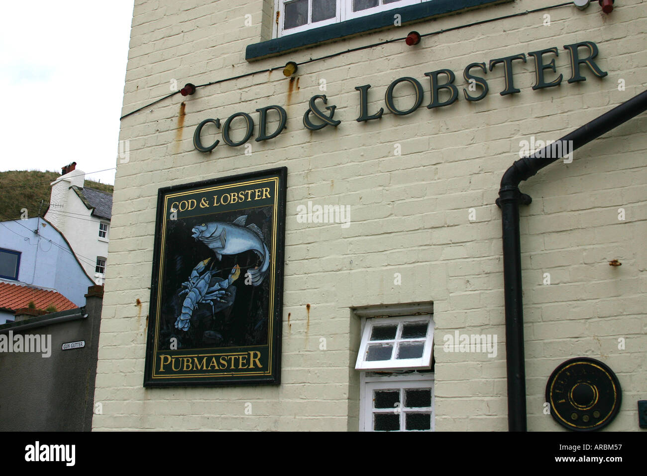 Robin hoods bay sea front hi-res stock photography and images - Alamy