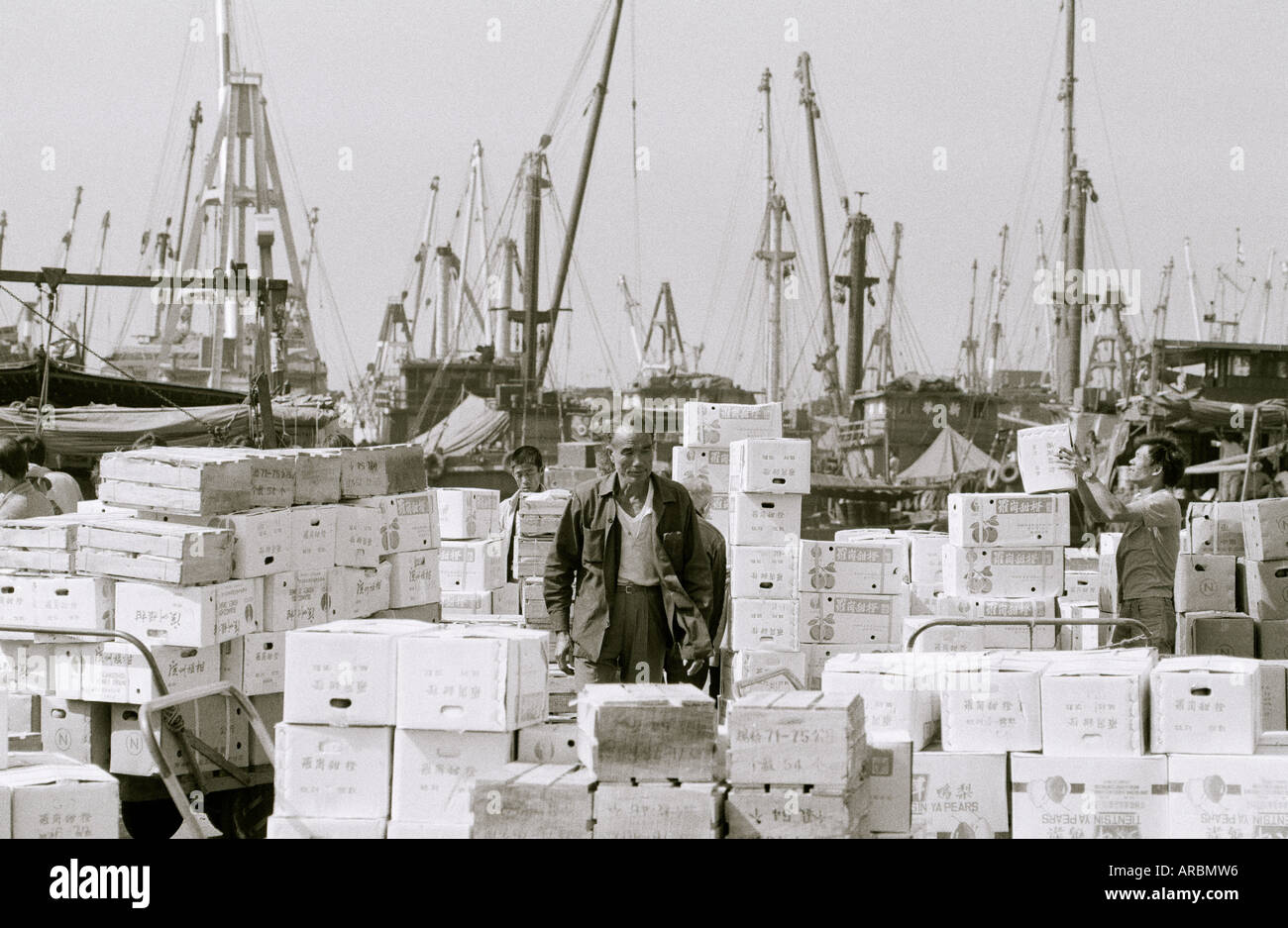 Reportage Photography - Men working in the docks at Hong Kong in ...