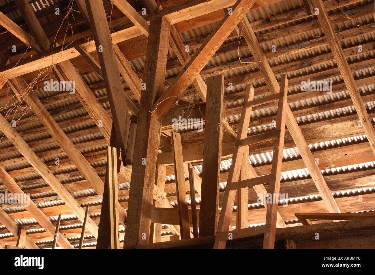 Barn wooden rafters hi-res stock photography and images - Alamy