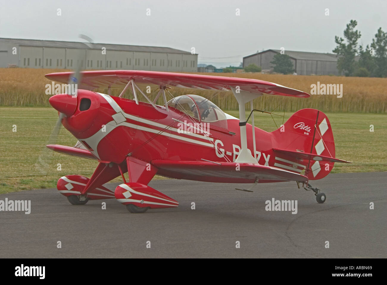 Red pitts biplane hi-res stock photography and images - Alamy