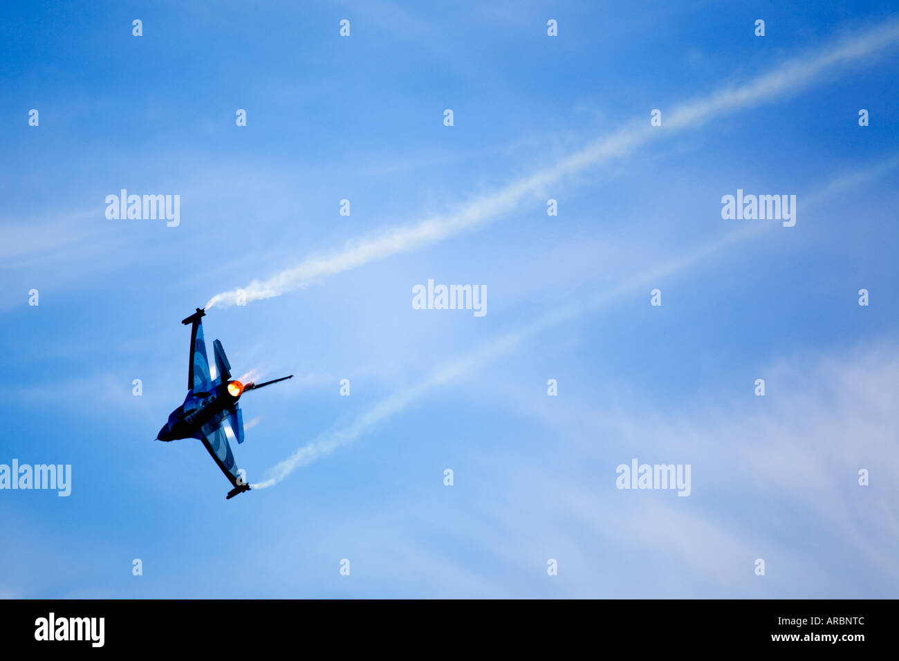 Royal Netherlands Air Force F-16AM steep banking dive on afterburner ...