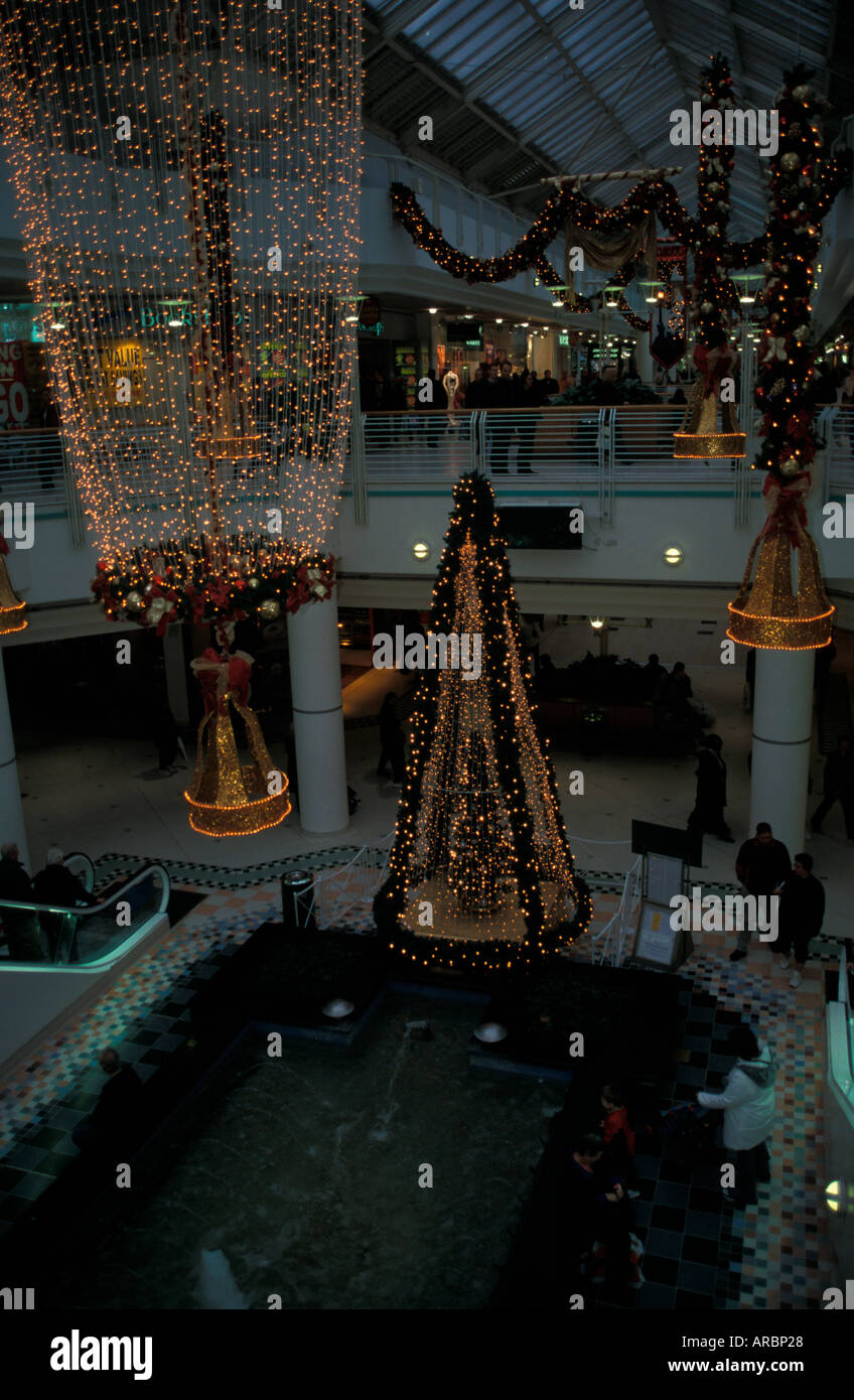 Shoppers at bluewater hi-res stock photography and images - Alamy