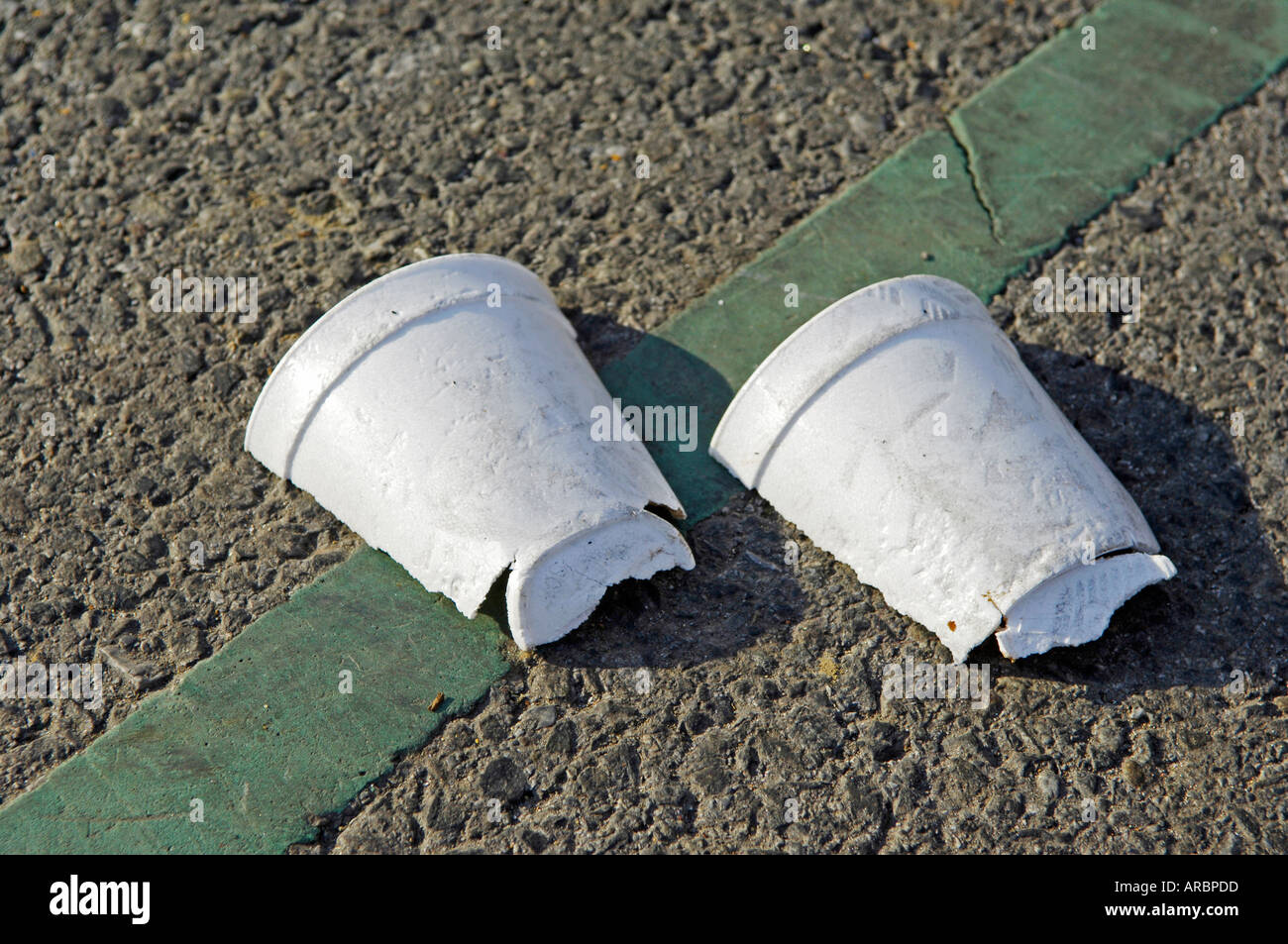 Broken beaker hi-res stock photography and images - Alamy