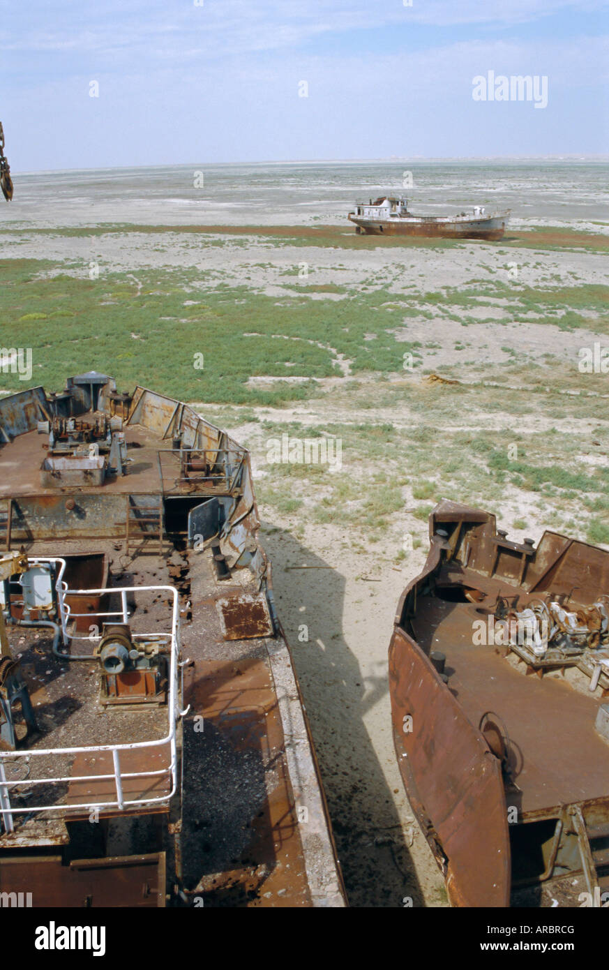 Ship graveyard asia hi-res stock photography and images - Alamy
